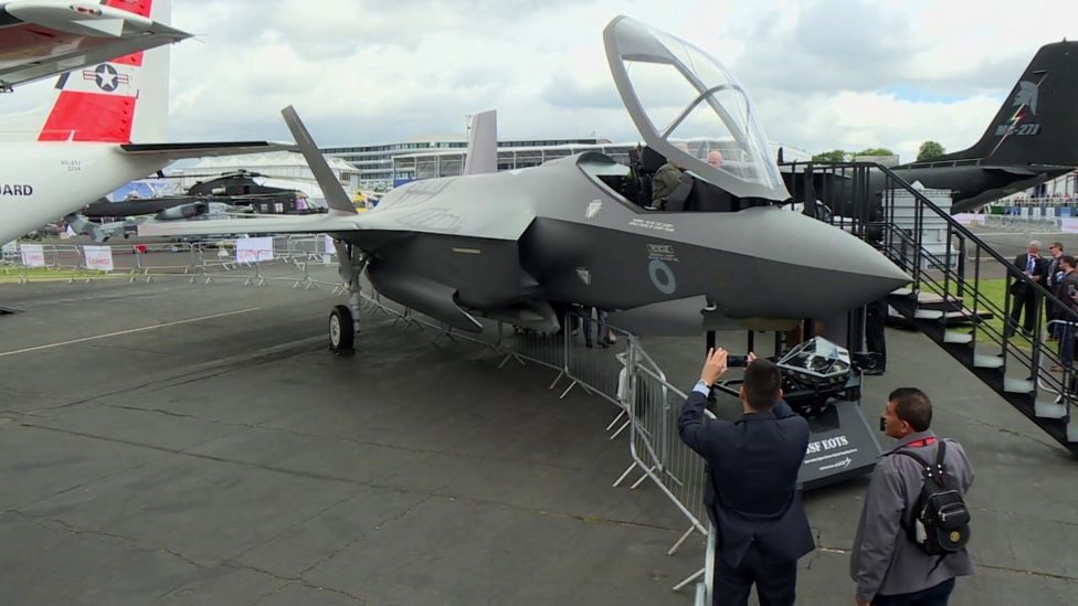 Video appears to show UK F-35 fighter crash after take-off - BBC News