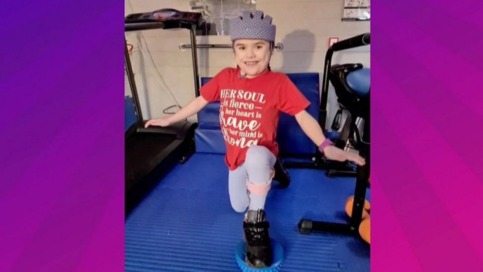 Sir Ian McKellen: Lord of the Rings star hangs out with young actor ...