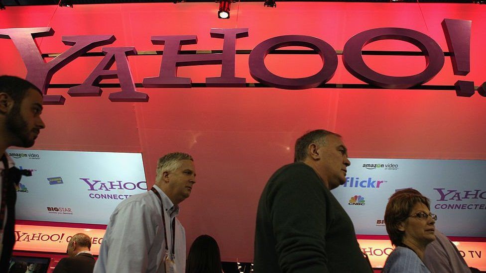 Yahoo 'scanned emails to help FBI hunt terrorists' - BBC News