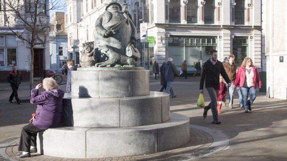 Carl Giles characters in 'first' musical in Ipswich - BBC News