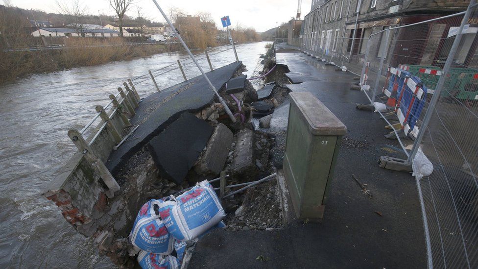 Hawick flood repair works set to continue into new year - BBC News