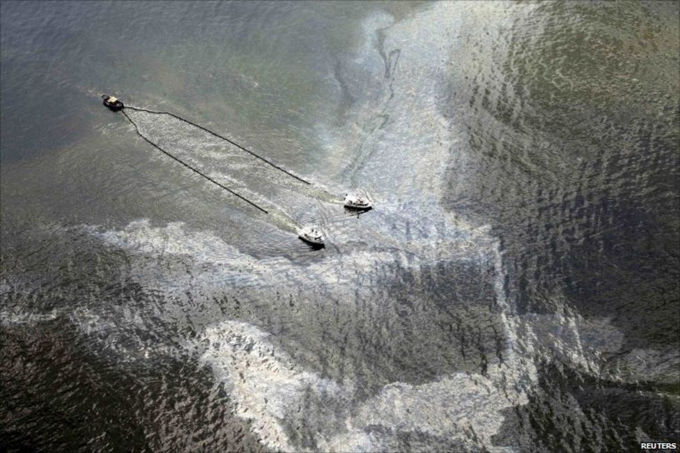In pictures: Oil spill continues - BBC News