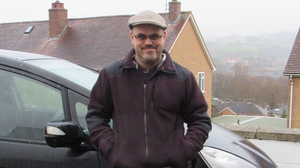 'Hon yw'r flwyddyn dwi am ddysgu gyrru' - BBC Cymru Fyw