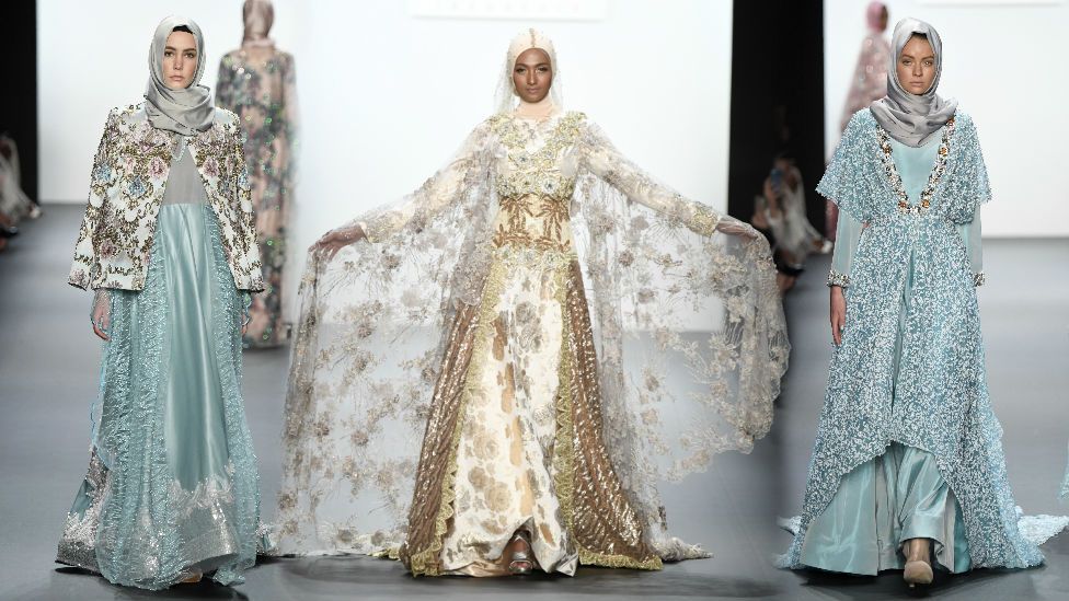 First all Hijabi fashion show at New York Fashion Week - BBC Newsround
