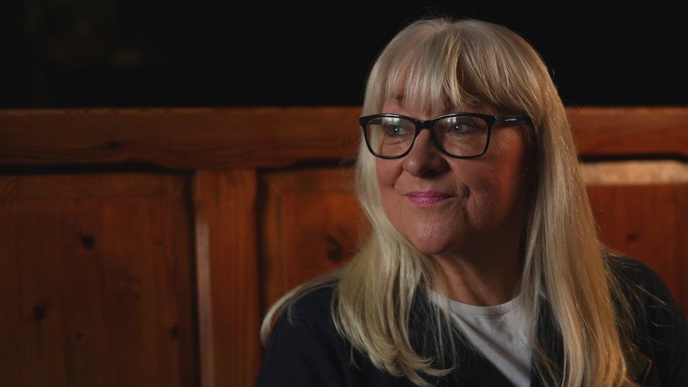 Rhoi golau newydd ar arfordir Cymru - BBC Cymru Fyw