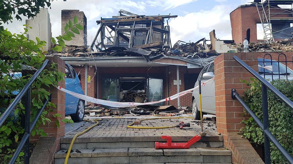 Crewe fire: 'Fantastic community spirit' helps residents - BBC News