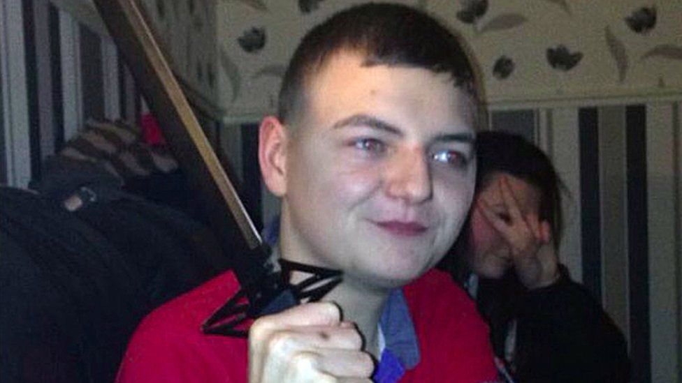 Man admits stabbing stranger 27 times in a minute - BBC News