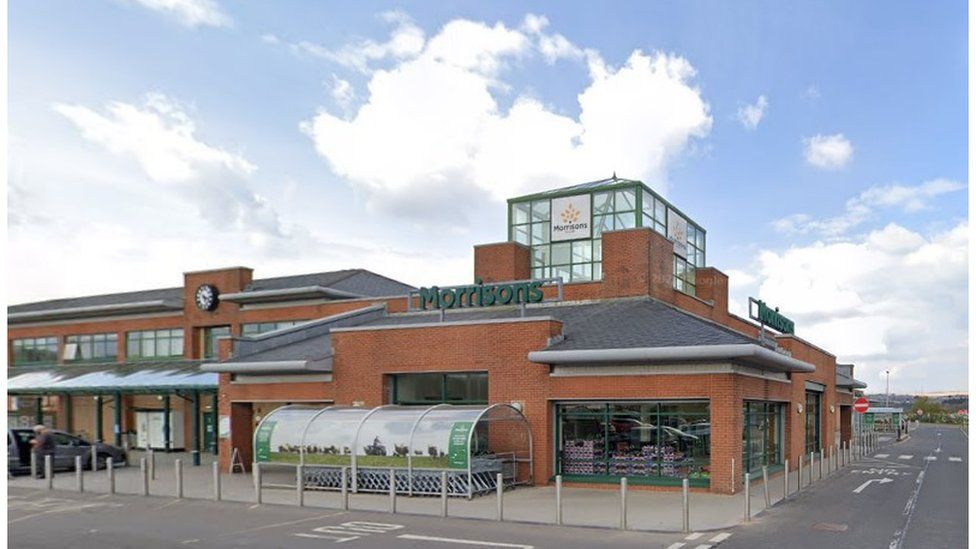 Ebbw Vale: Shoplifter pulled out manager's teeth - BBC News