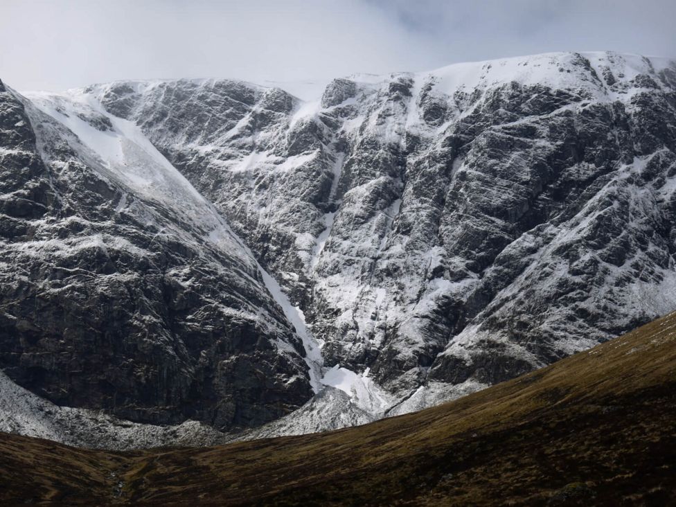 April shivers: Snow-dusted Scottish hills - BBC News