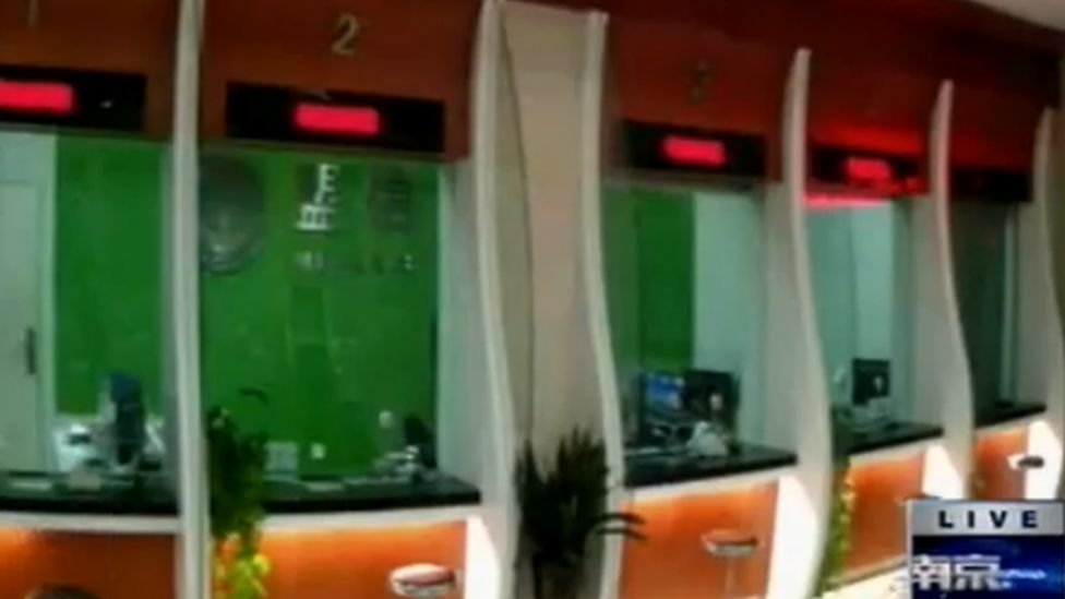 Chinese fake bank founders jailed for swindling - BBC News