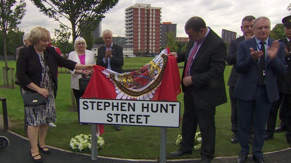 Street named after Manchester firefighter Stephen Hunt - BBC News