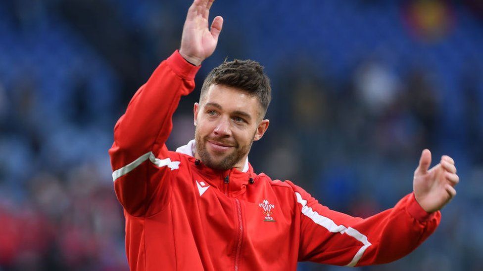 Gwaharddiad pedair blynedd i gyn-fewnwr Cymru, Rhys Webb - BBC Cymru Fyw