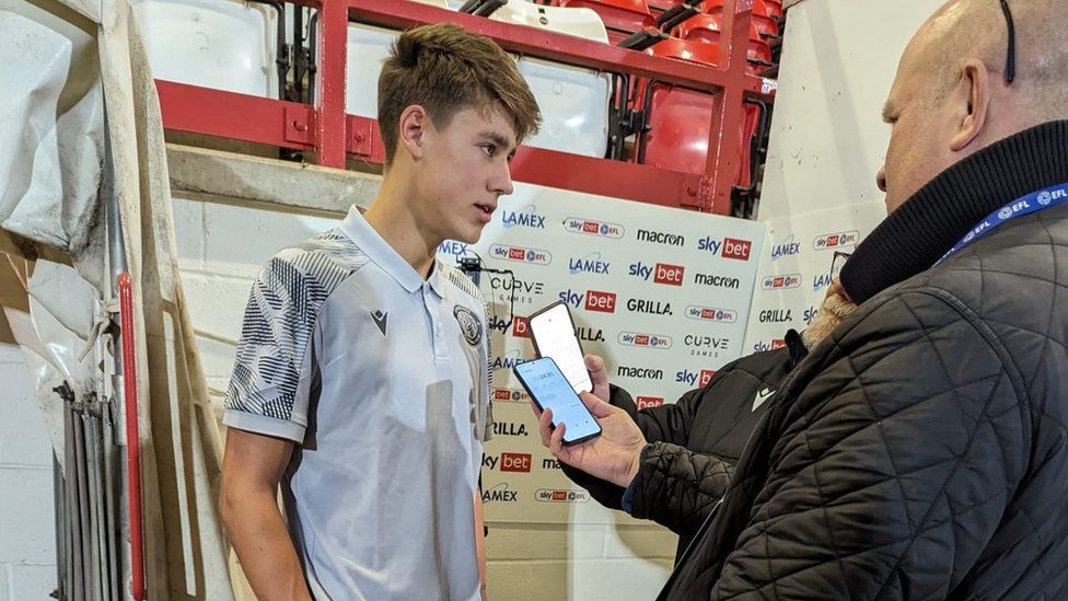 Stevenage FC's youngest goalkeeper, 15, makes club debut - BBC News