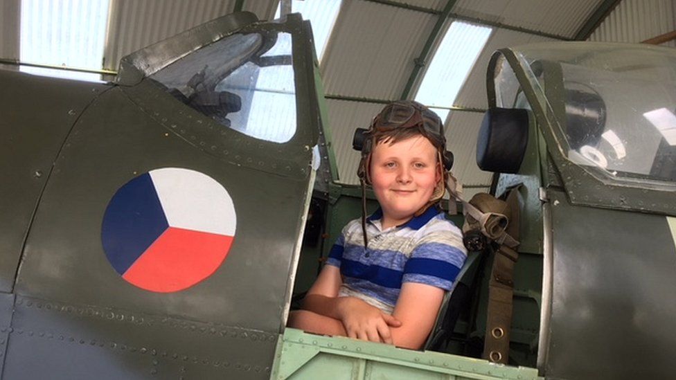 Spitfire pilot Bobby Oxspring's family visit his plane in Dumfries ...