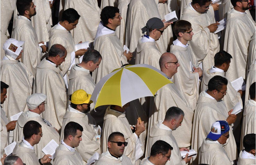 Week in pictures: 15-21 October 2017 - BBC News