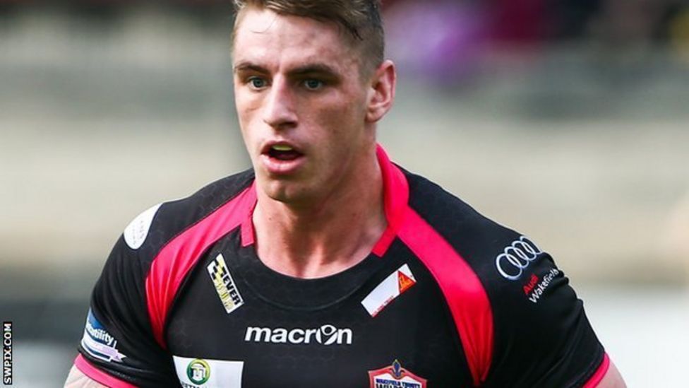 Jon Molloy: Wakefield Trinity Wildcats forward signs new deal - BBC Sport