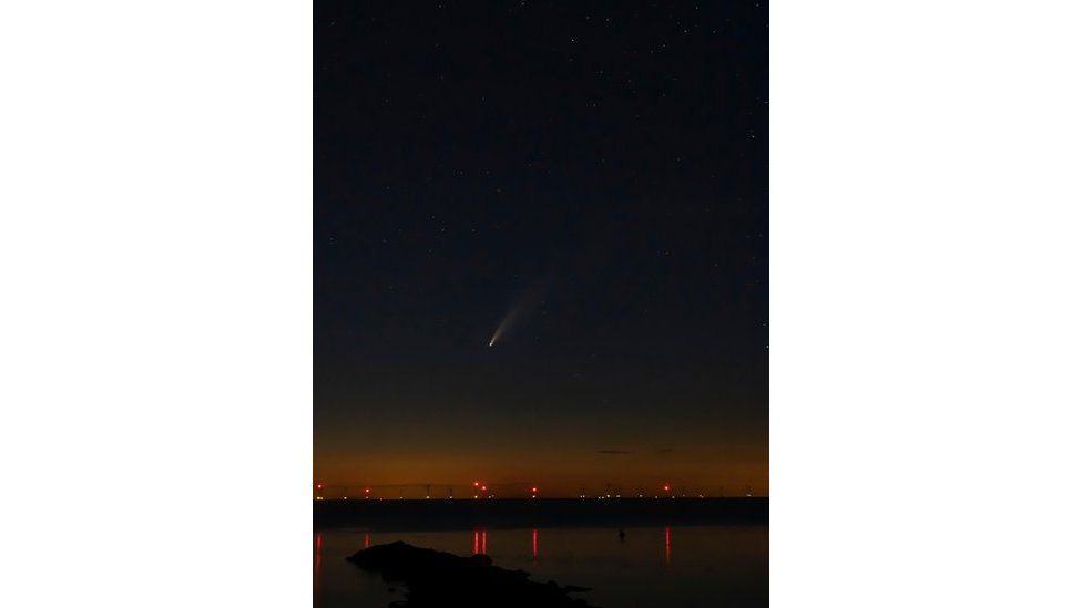 Comet Neowise streaks across UK skies - BBC Weather