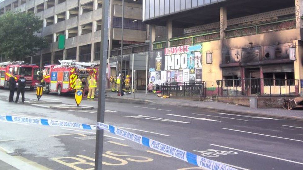 Liverpool fire: Arson arrest over large blaze near Adelphi Hotel - BBC News