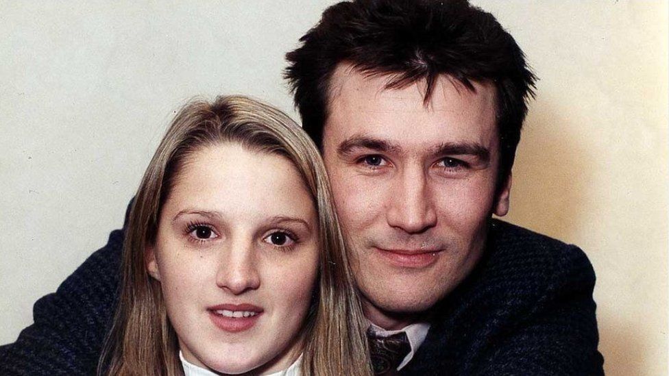 Shelley Rees quits Rhondda Cynon Taf council over threats - BBC News