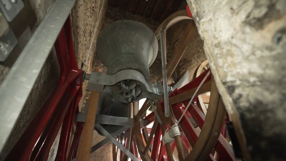 King Charles coronation: 'We want bell-ringers in every church' - BBC News