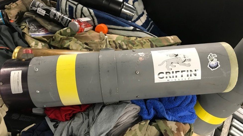 Missile launcher found in US man's luggage at airport - BBC News