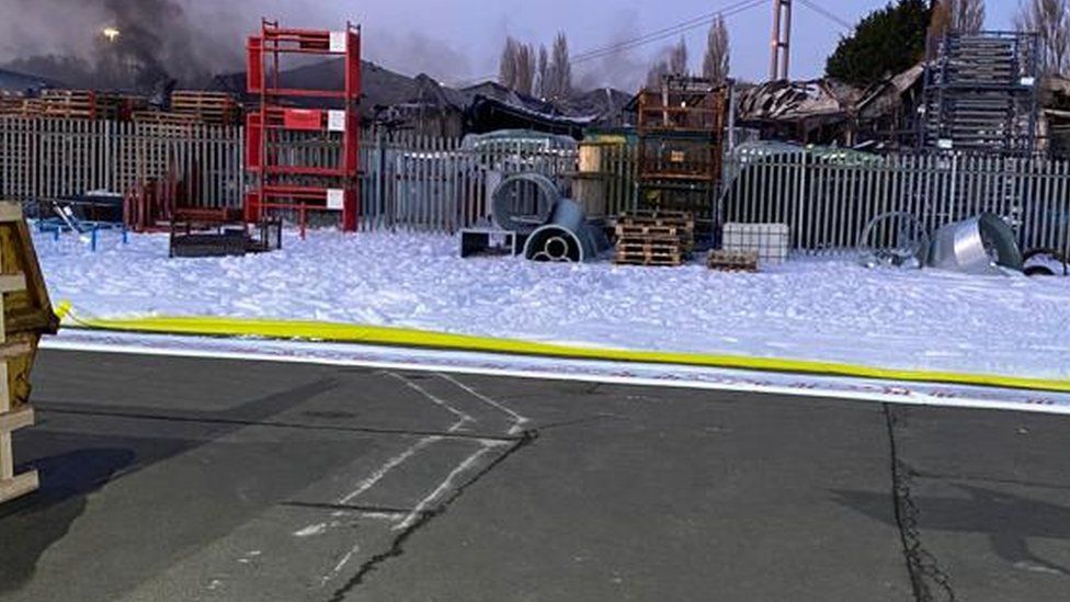 Hull factory fire involved 300 tonnes of plastic - BBC News