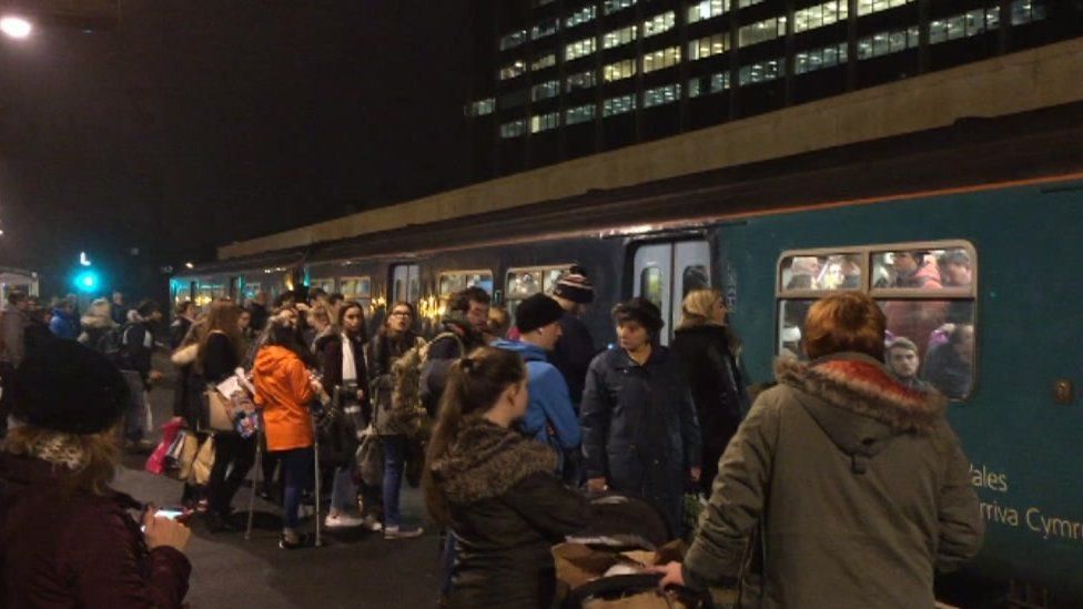 Arriva Trains Wales reports 'huge rise' in commuters - BBC News