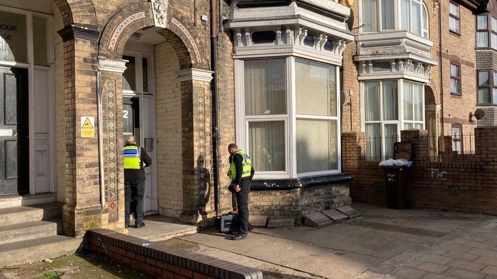 Hull: Man's death no longer being treated as murder - BBC News