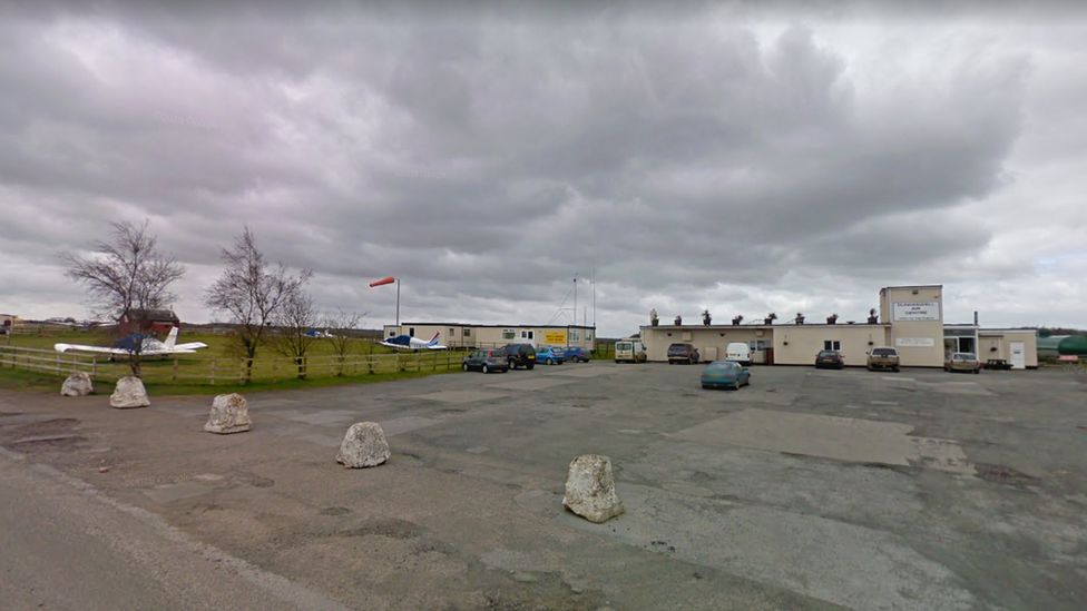 Dunkeswell glider pilot 'could see parachutist's face' in near-miss ...