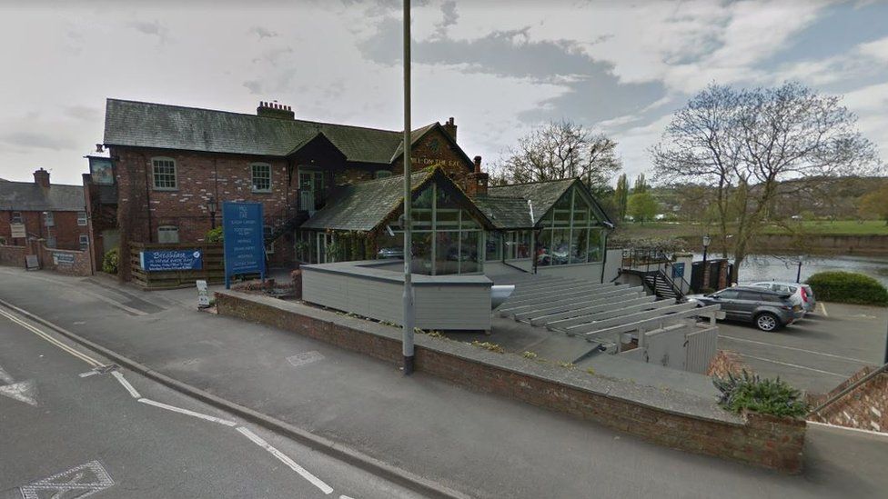 Man's body pulled from river near Exeter pub - BBC News