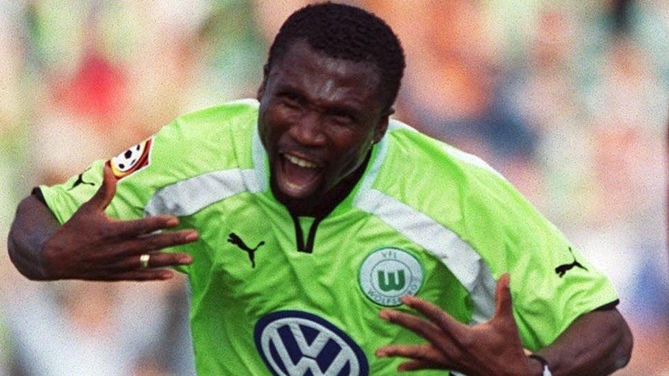 Former Nigeria coach Clemens Westerhof rewarded after 25 years - BBC Sport