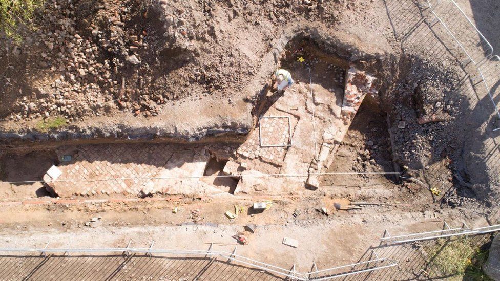 Hull's Henry VIII blockhouse dig 'bit of a gem' - BBC News