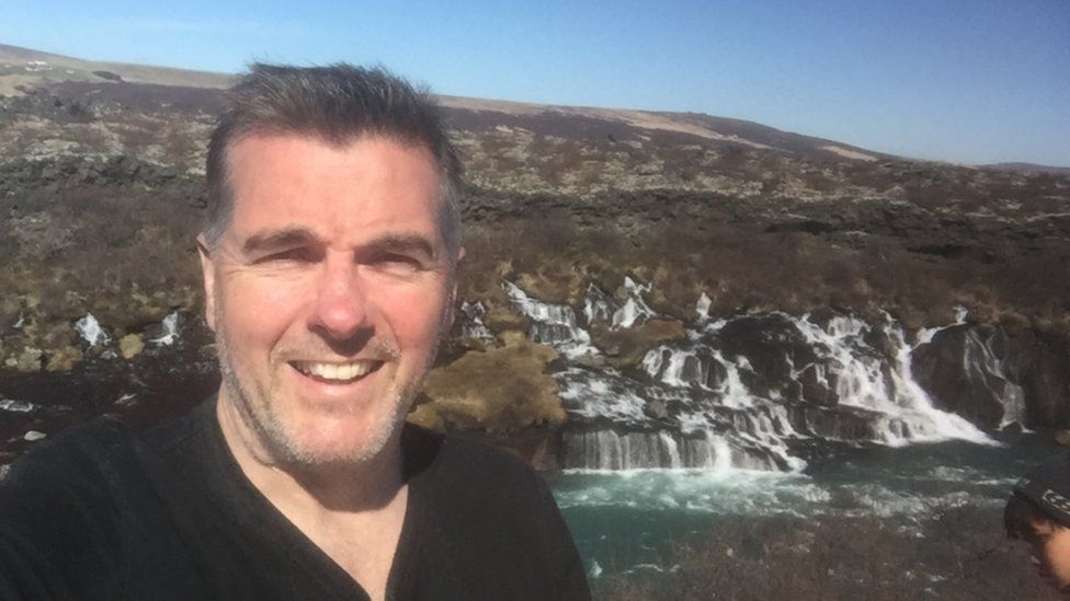 Krav Maga enthusiast fights off armed home invasion gang - BBC News