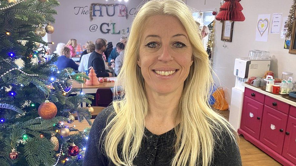 Cirencester village turned into real life advent calendar - BBC News