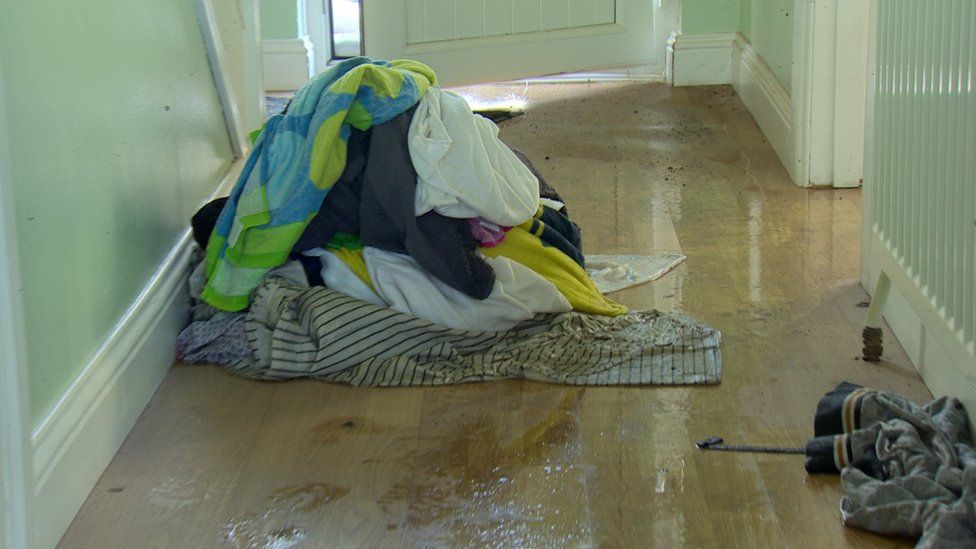 Flooding: Work begins to clear Downpatrick floodwater - BBC News