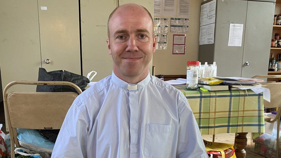 'Tlodi'n fwy o fygythiad na Covid-19 i Geredigion' - BBC Cymru Fyw