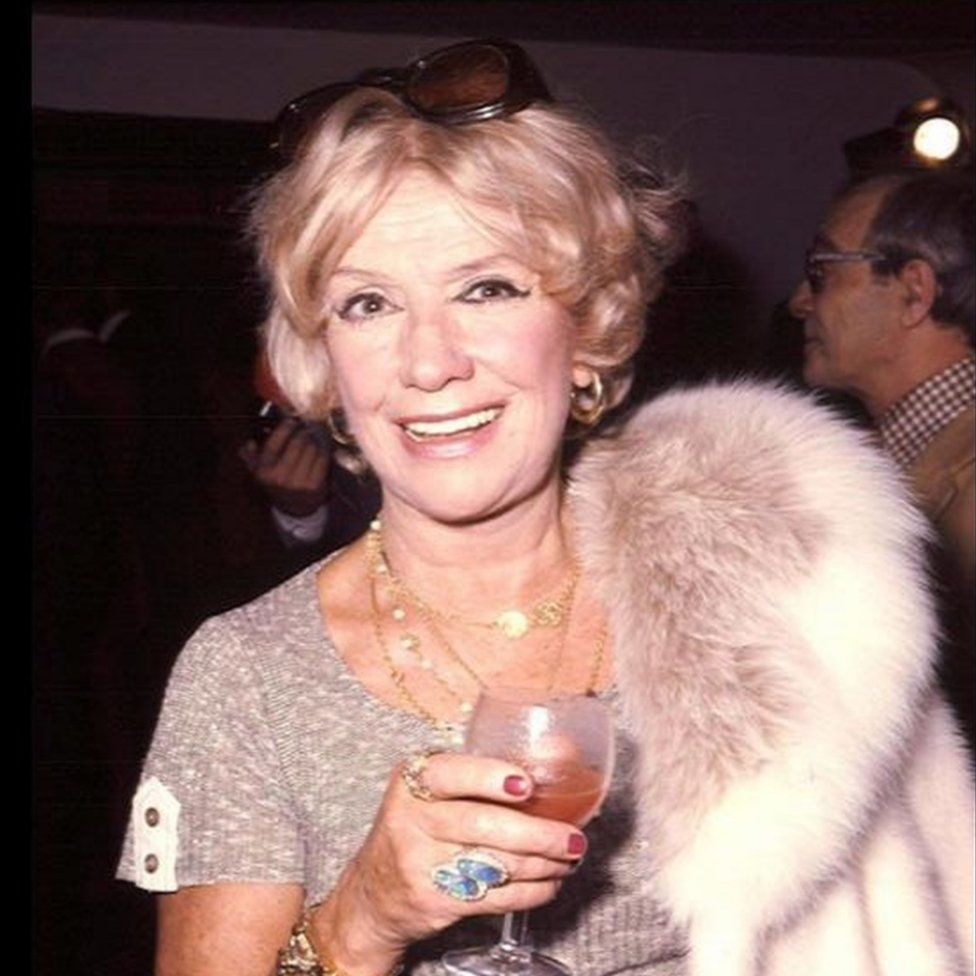 Dorothy Squires: The Llanelli singer who married Roger Moore - BBC News