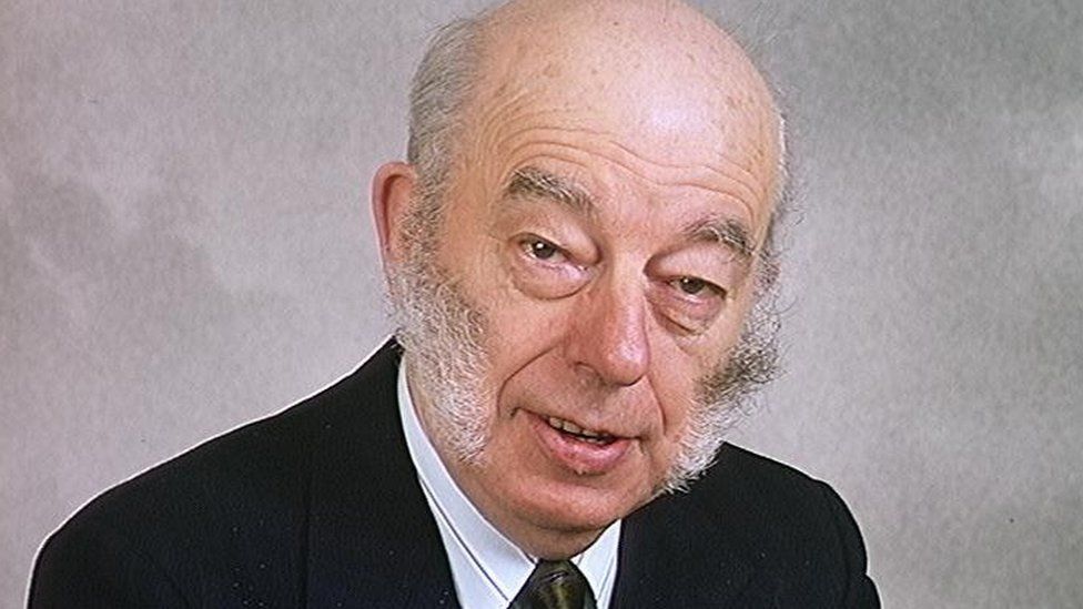 NI state papers: Economy 'bleak' in 1986 - BBC News