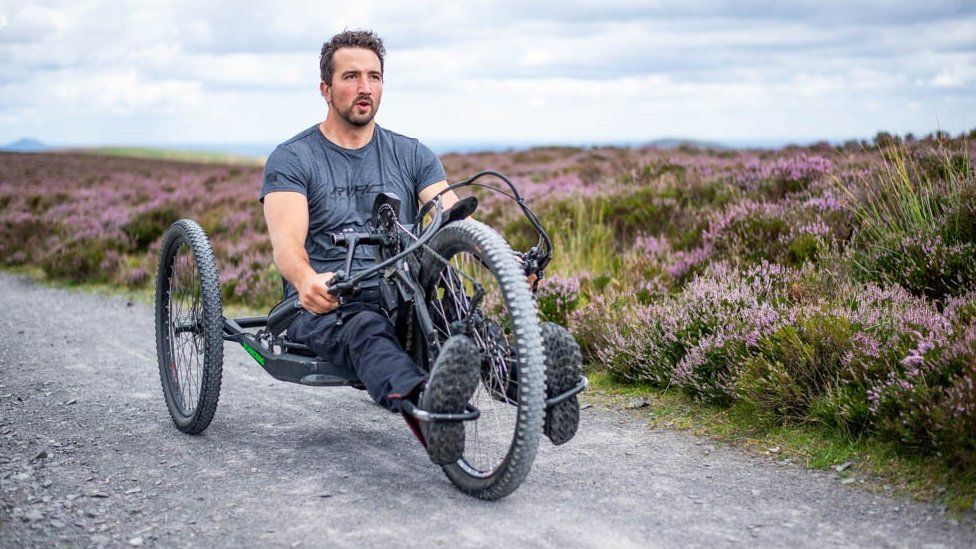 Shrewsbury adventurer Darren Edwards set for South Pole challenge - BBC ...