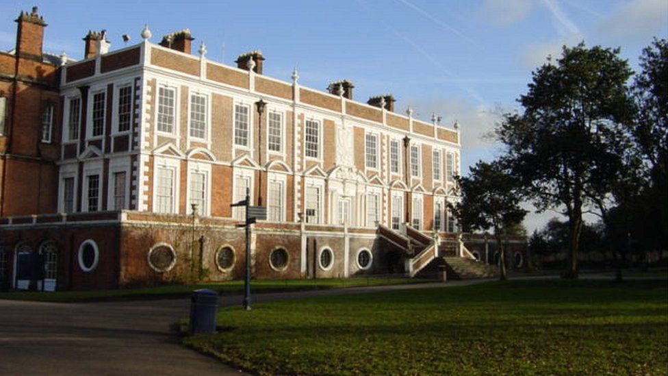 Liverpool stately home Croxteth Hall to be run by trust - BBC News