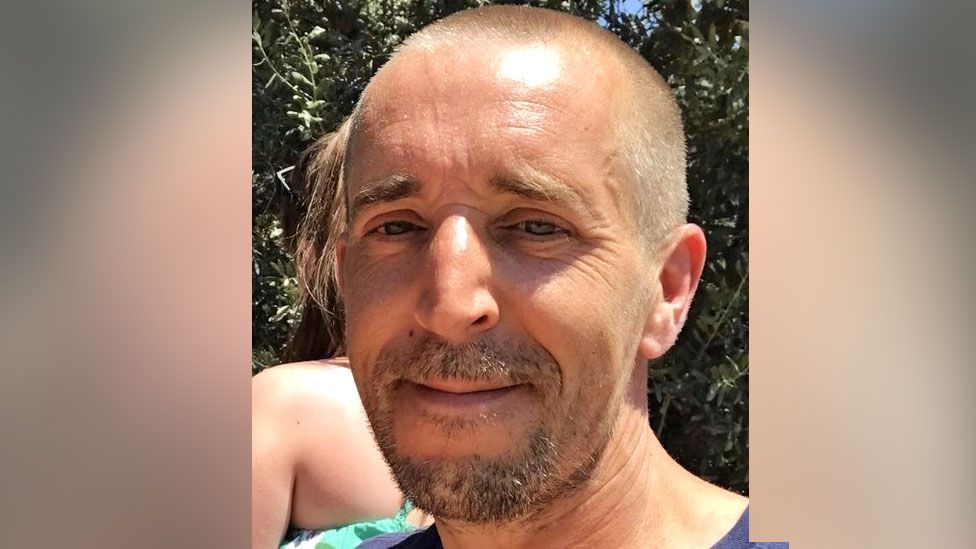 James Markham: Boy guilty of murdering dad who confronted youths - BBC News