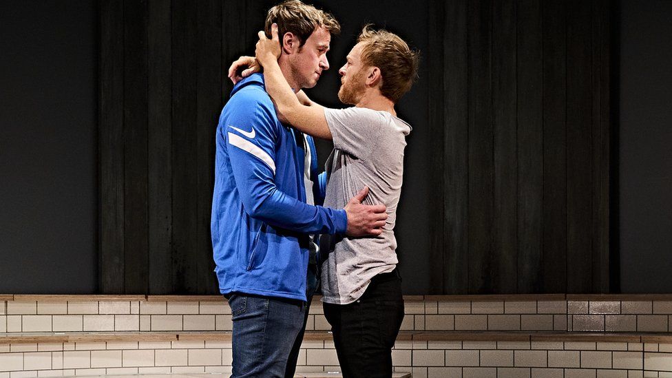 Daf James: 'Y plant sy' wedi newid fy mywyd' - BBC Cymru Fyw