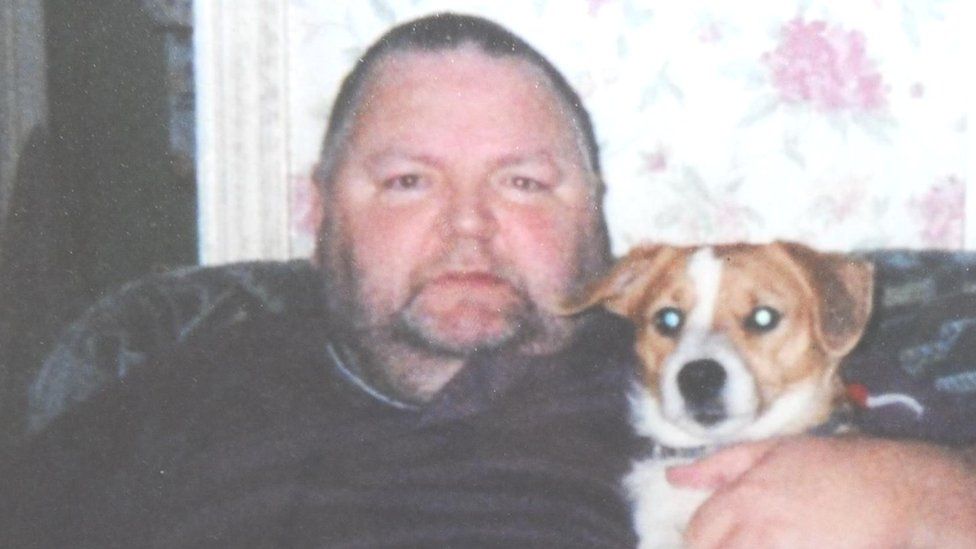 Patrick Murphy jailed for killing violent father in Tonbridge - BBC News
