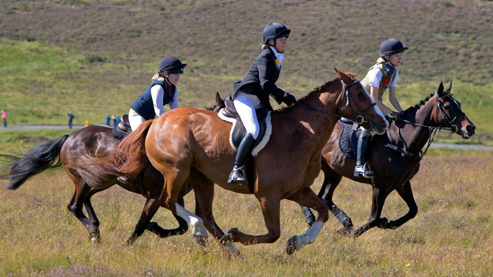 In pictures: Lauder Common Riding - BBC News