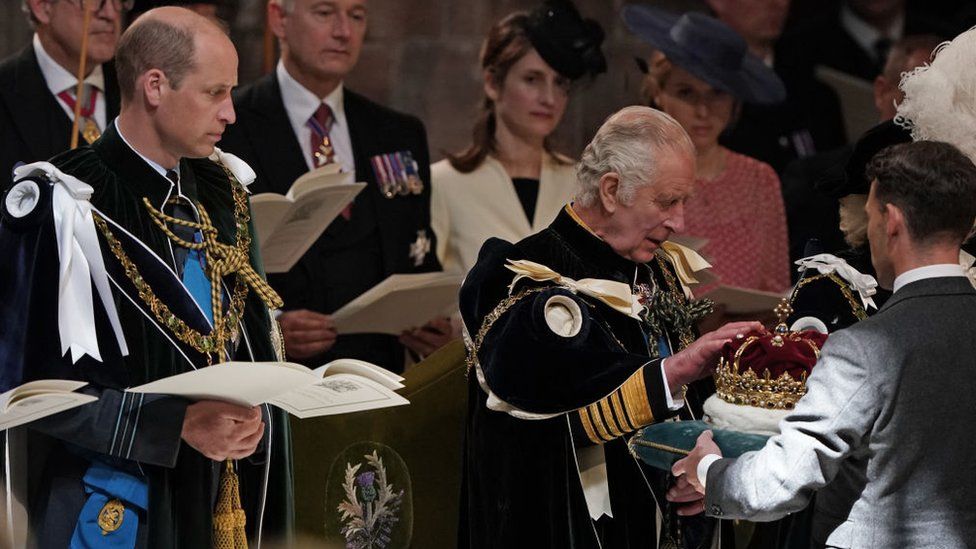King Charles III coronation: King receives Honours of Scotland in Edinburgh - BBC Newsround