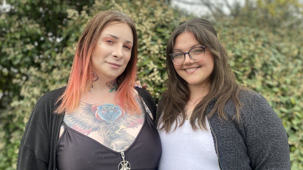 Married Somerset couple to renew vows as two women - BBC News