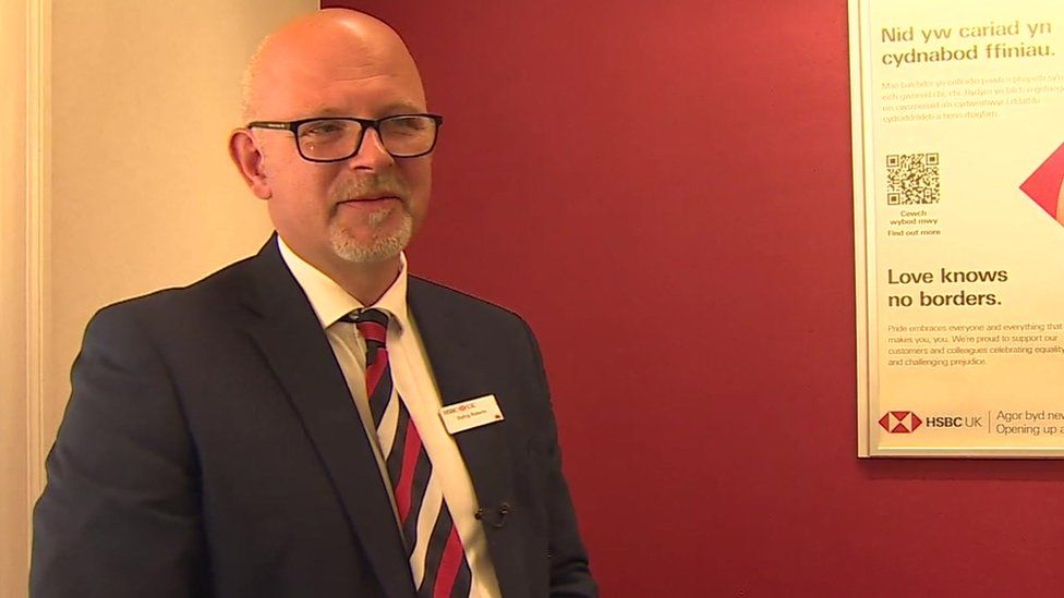 Banc yn cynnig lle diogel i ddioddefwyr cam-drin domestig - BBC Cymru Fyw