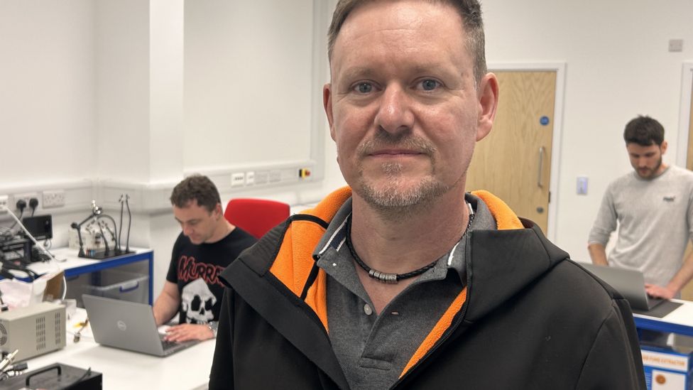 Huge cyber security lab opens in Cheltenham - BBC News