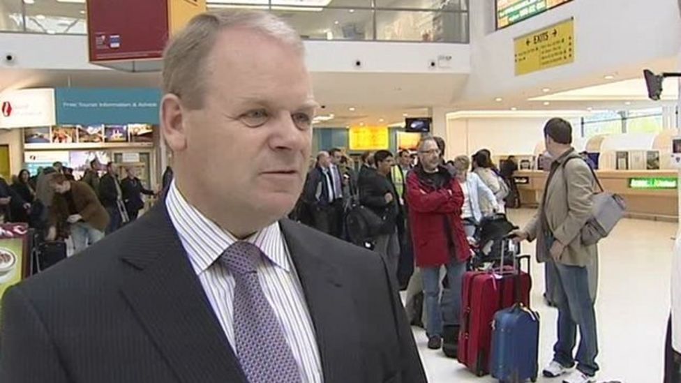 Covid-19: Sinn Féin calls for all-Ireland travel ban from GB - BBC News