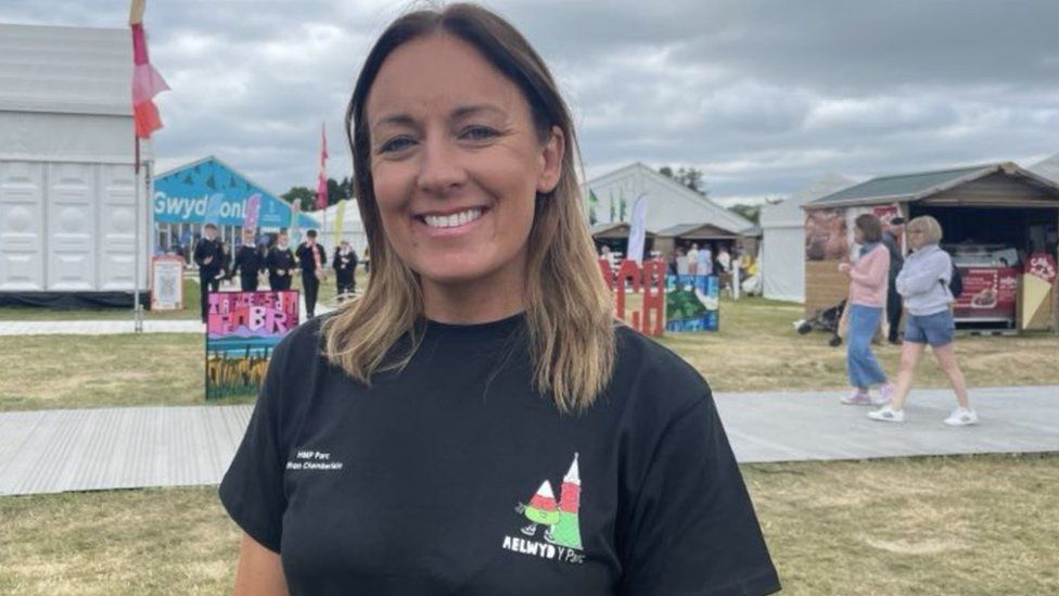 'Cynnig cyfleoedd' wrth ffurfio aelwyd Urdd mewn carchar - BBC Cymru Fyw